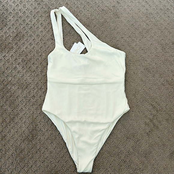 L Space Swim Lspace Phoebe Cream One Piece Swimsuit Poshmark